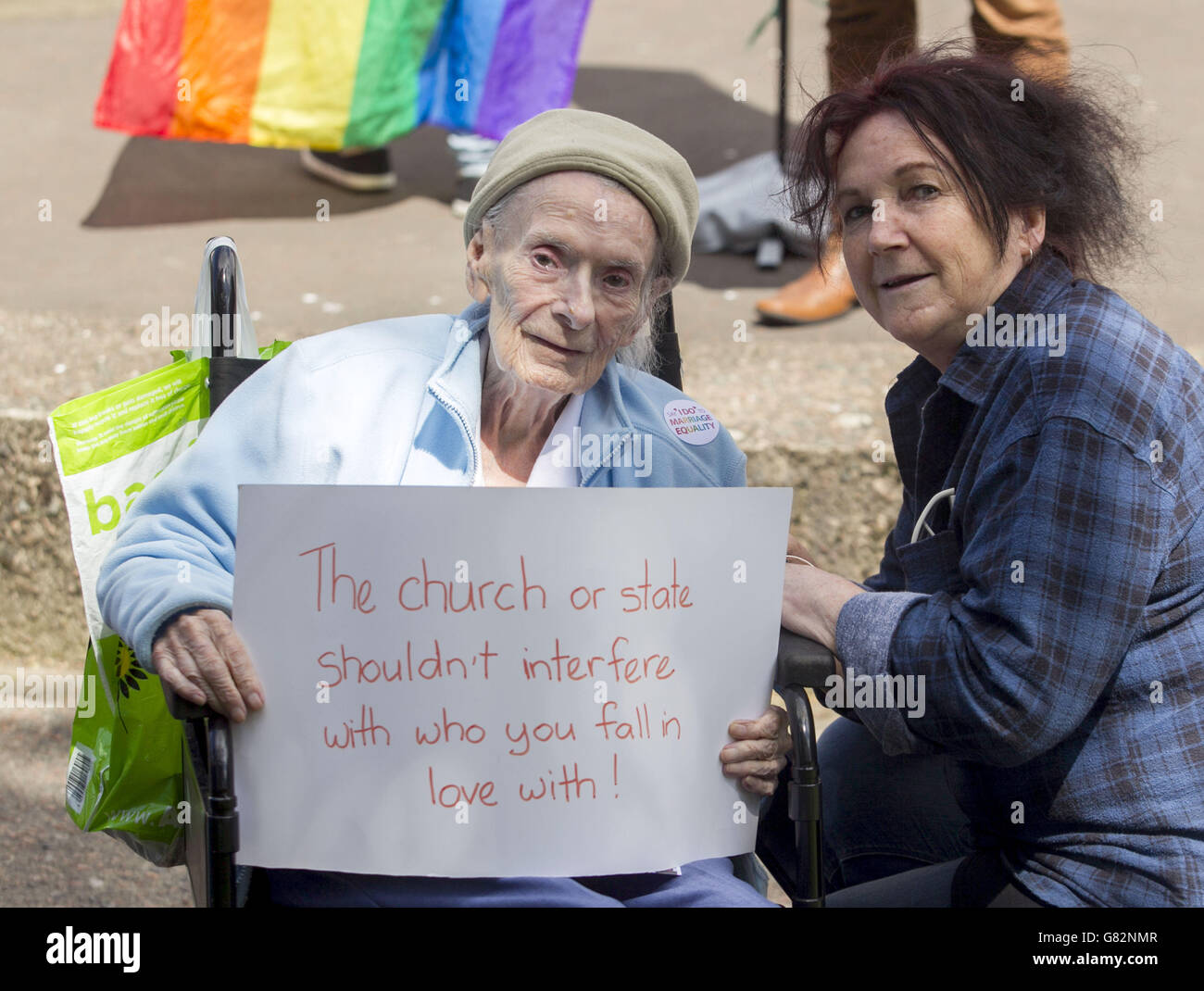 Gay marriage rally hi-res stock photography and images - Alamy