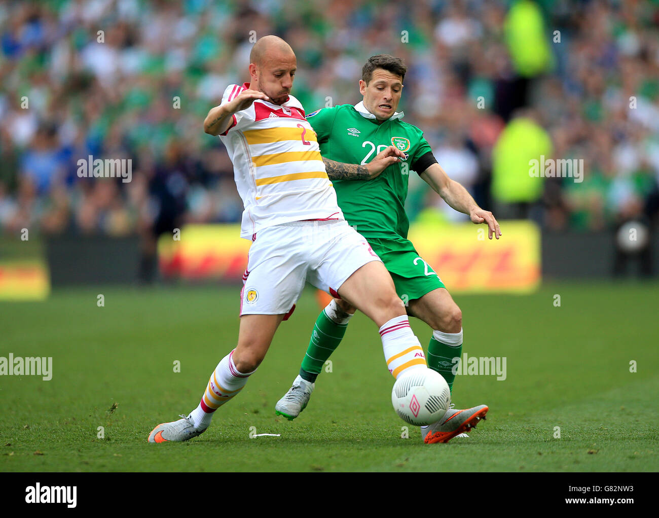 Scotland's Alan Hutton (left) and Republic of Ireland's Wes Hoolahan in ...