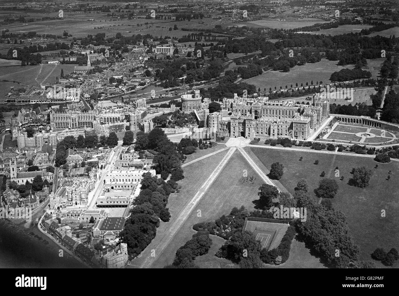 Windsor Castle Aerial View Stock Photos & Windsor Castle Aerial View Stock Images - Alamy