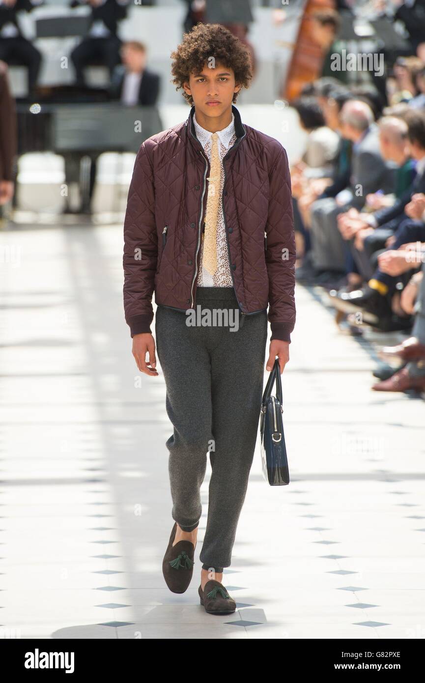 Burberry model catwalk hi-res stock photography and images - Alamy