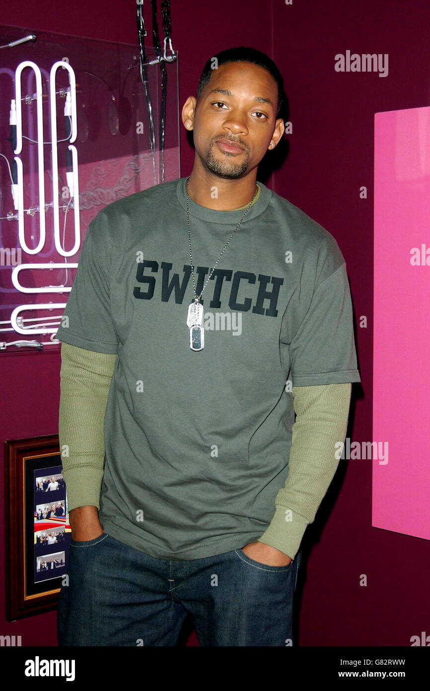 MTV TRL - Total Request Live Show - Leicester Square Studios Stock ...