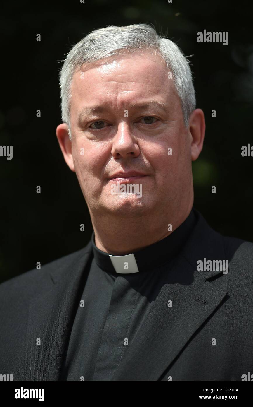 Canon jeremy pemberton outside the nottingham justice centre hi-res ...