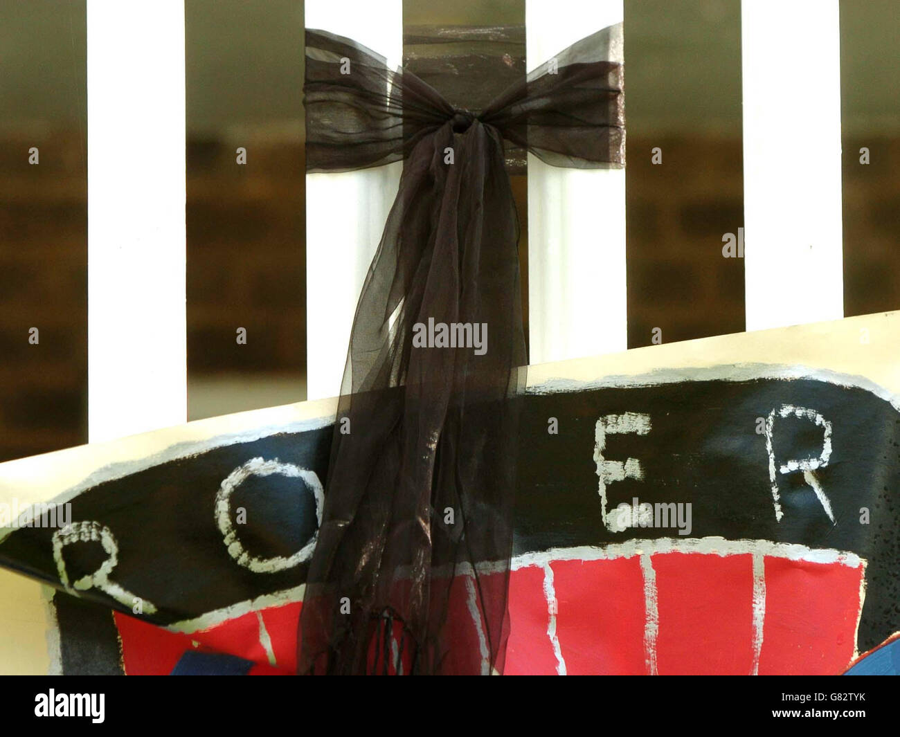 MG Rover Crisis - Longbridge. A sign placed outside the plant Stock ...