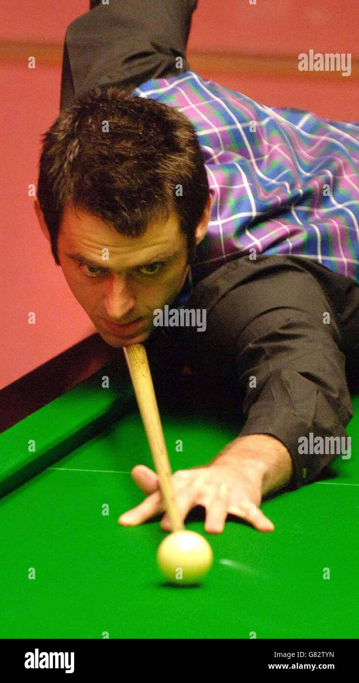 Snooker embassy world championship first round hi-res stock photography ...