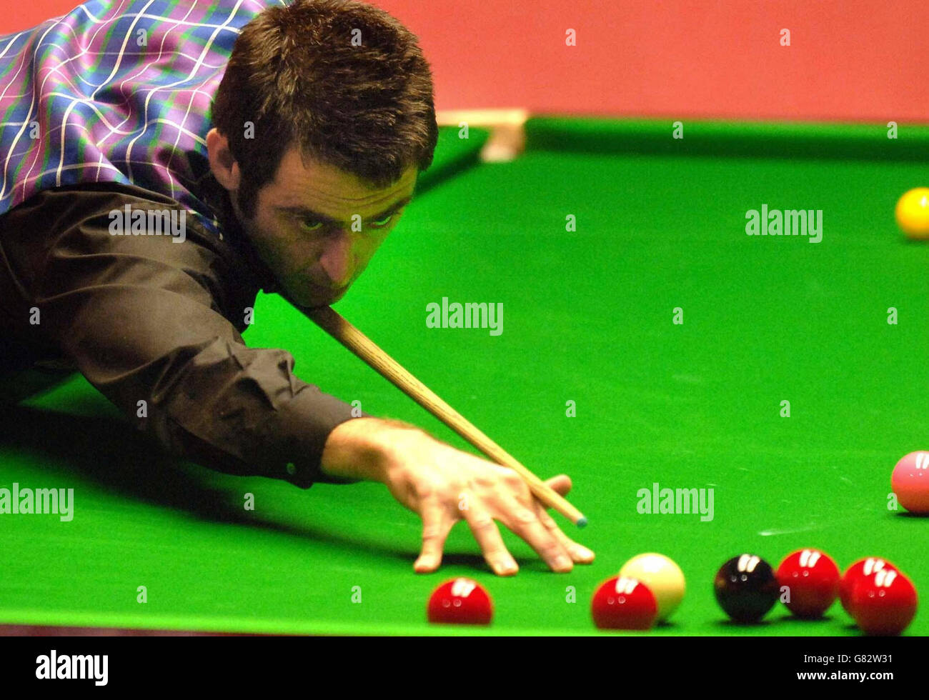 Snooker - Embassy World Championship 2005 - First Round - Ronnie O ...