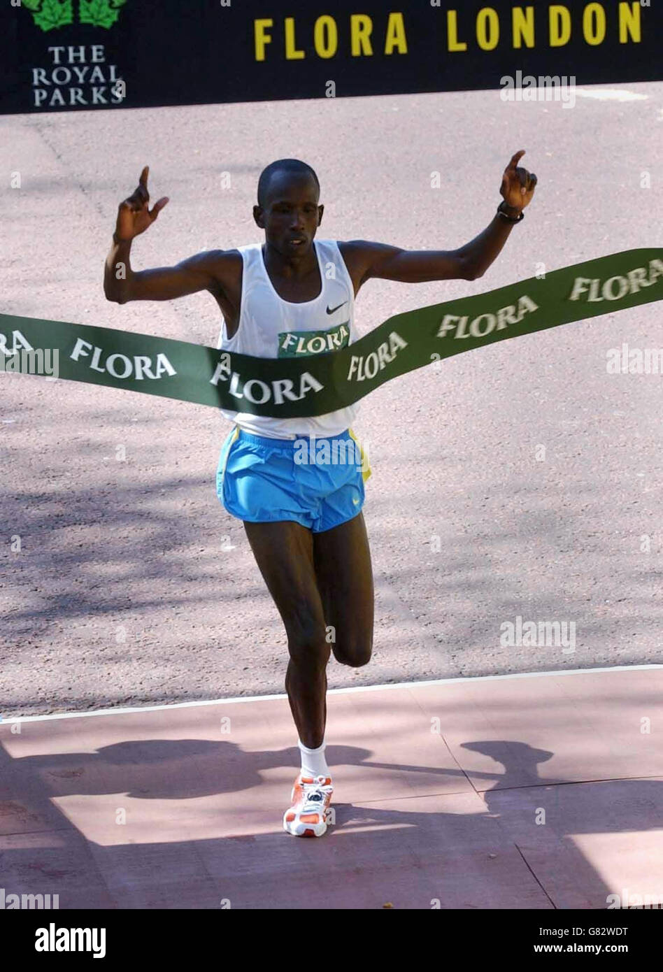 London Marathon 2005. Kenya's Martin Lel winning the men's Marathon ...