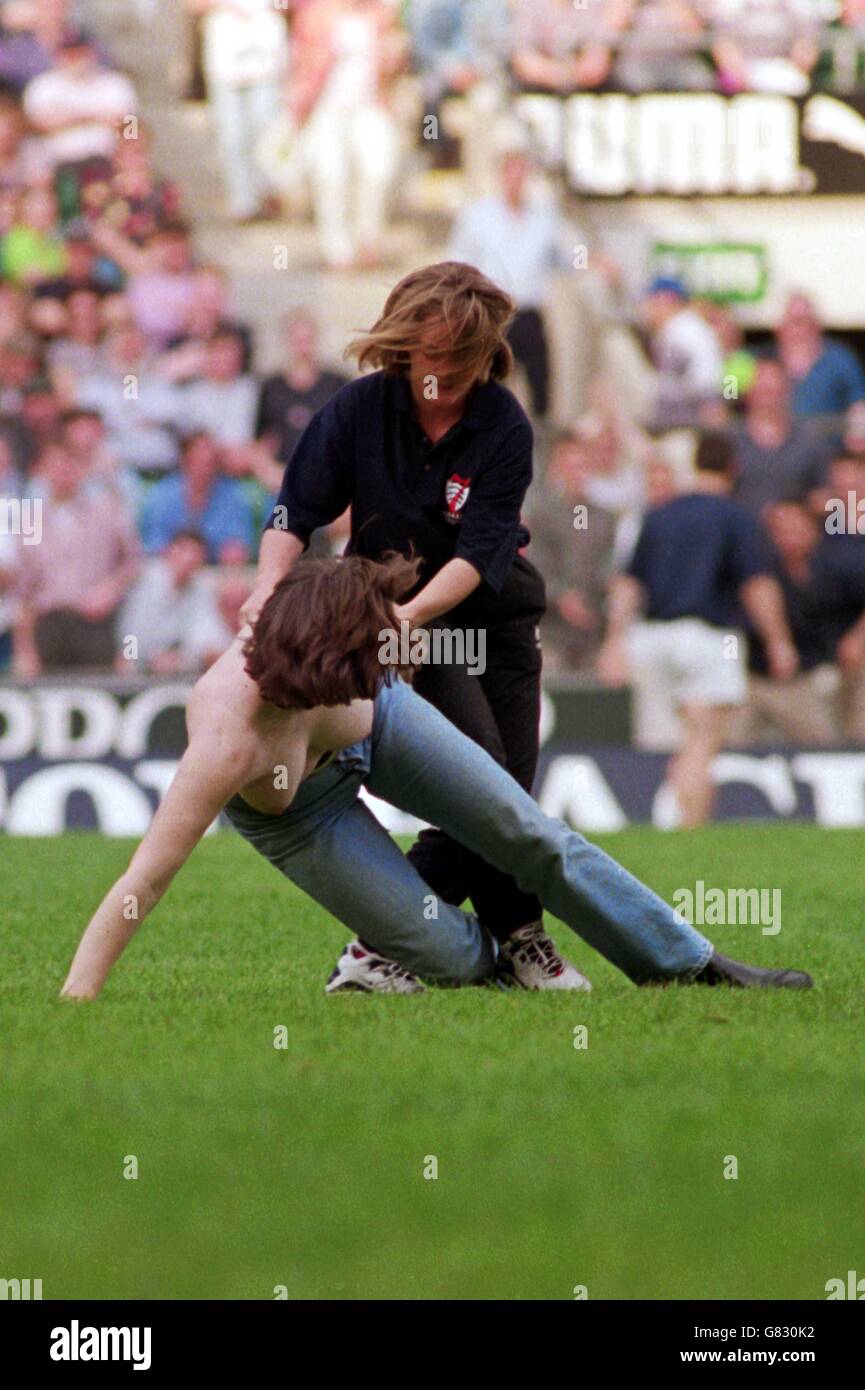 Streaker twickenham hi-res stock photography and images - Alamy
