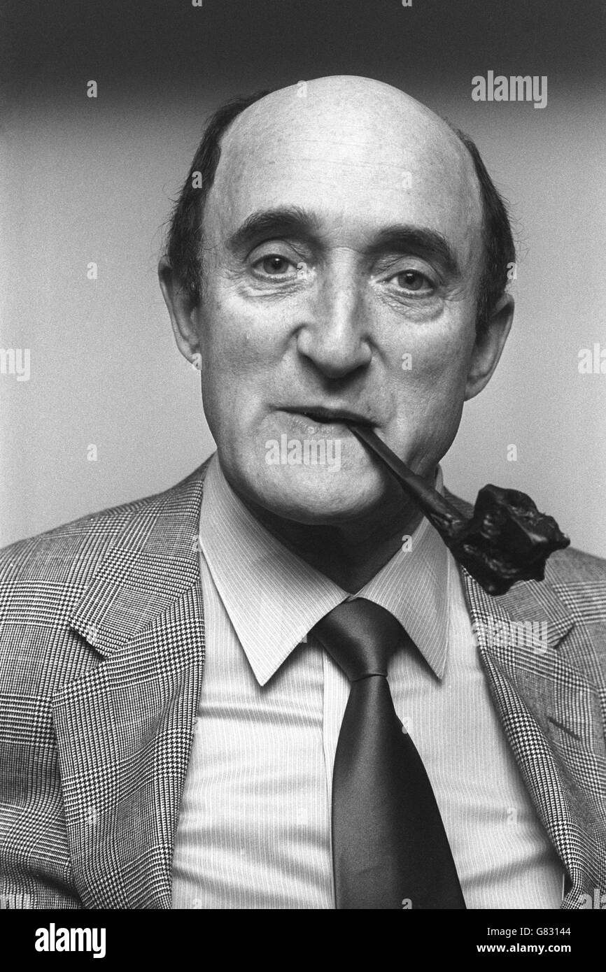 British comedy actor ron moody hi-res stock photography and images - Alamy