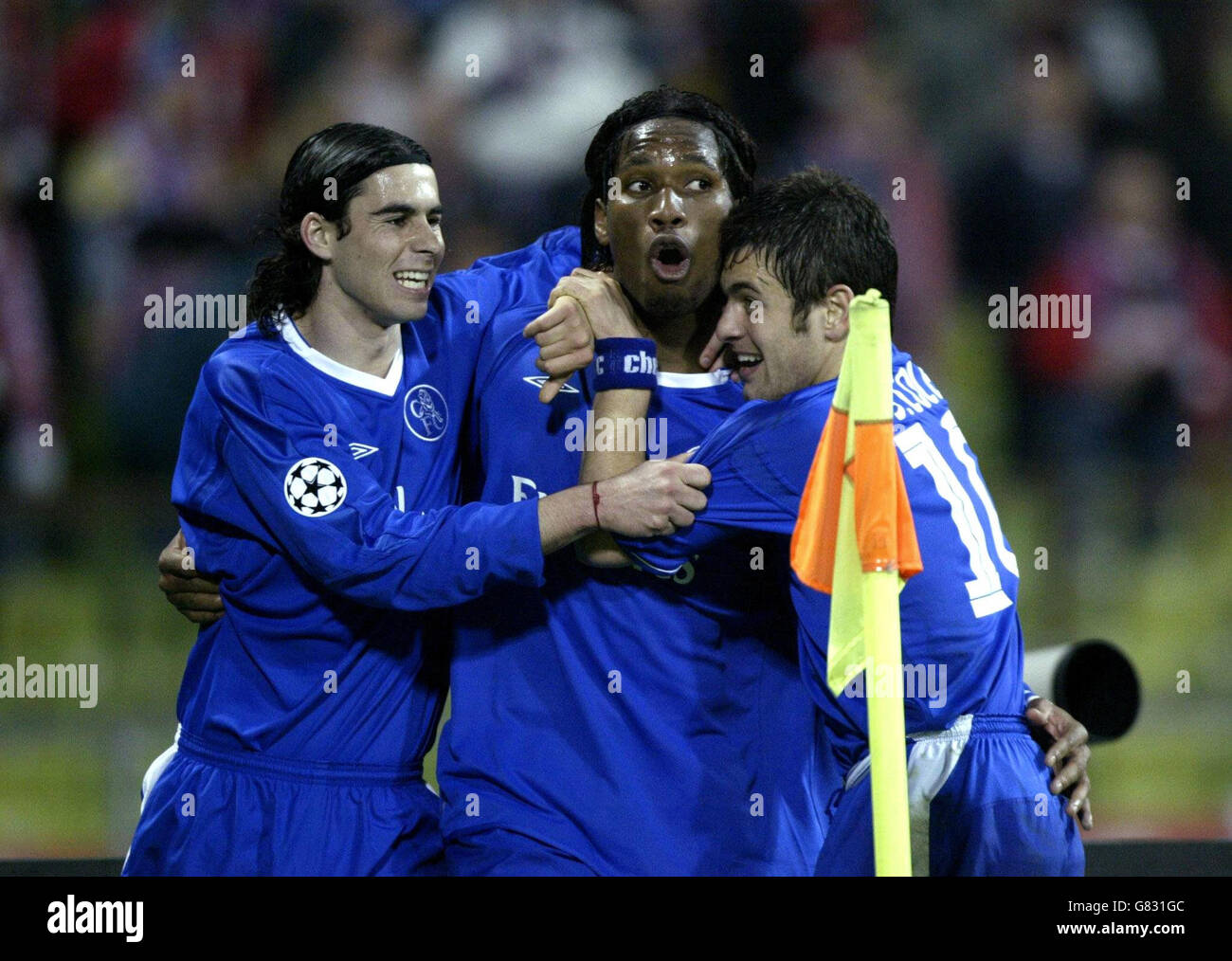 Chelsea's Didier Drogba (C) celebrates with team-mates Joe Cole and ...