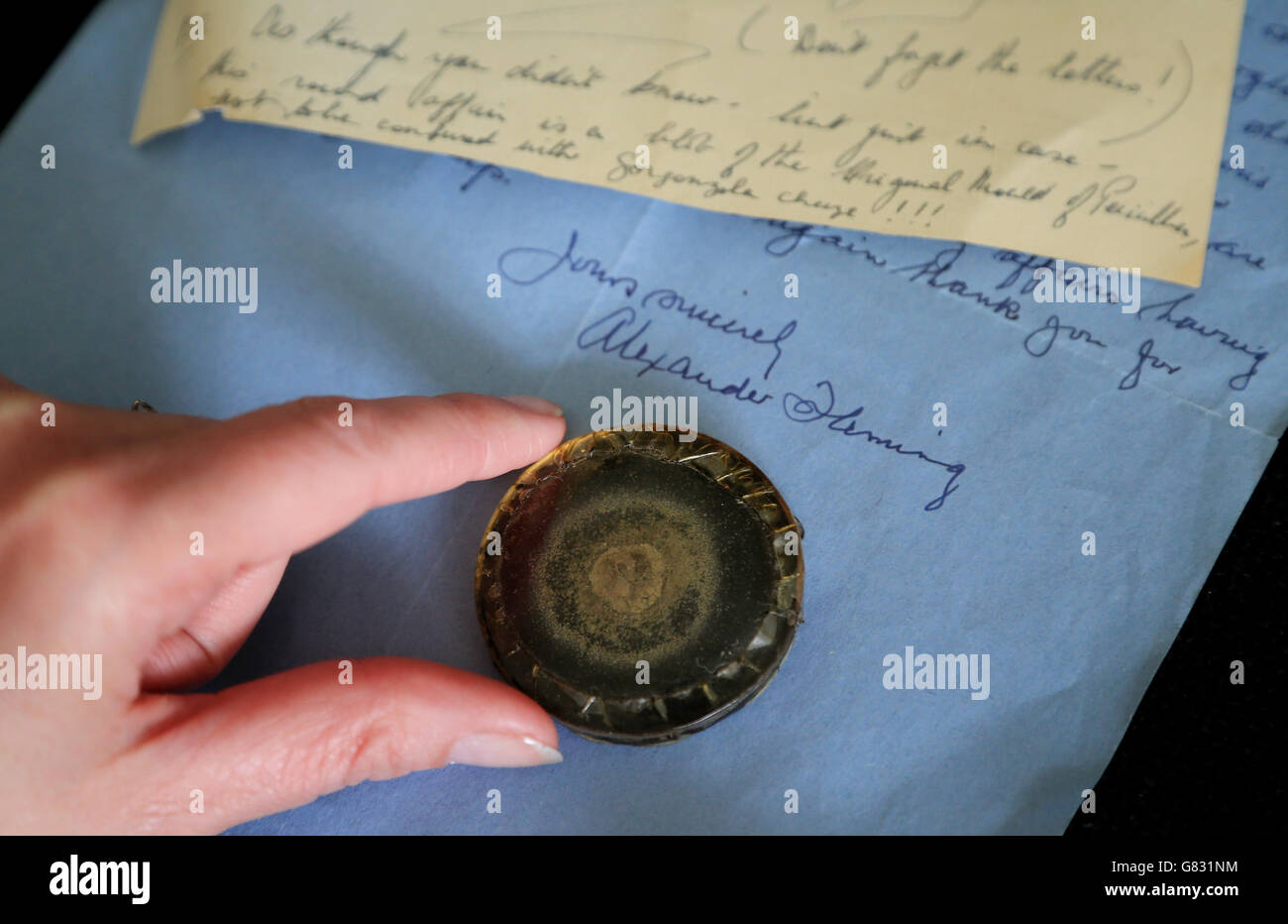 Alexander fleming penicillin hi-res stock photography and images - Alamy