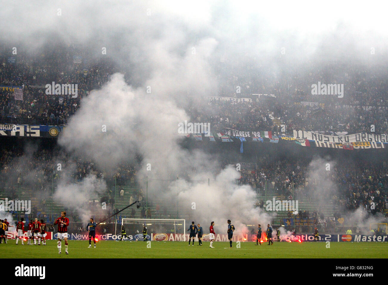 Inter milan fans with flares hi-res stock photography and images - Alamy