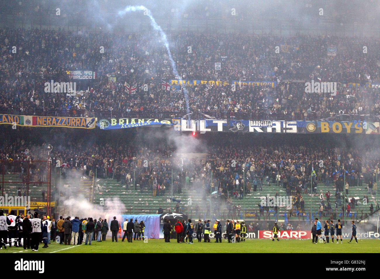 Inter milan fans with flares hi-res stock photography and images - Alamy
