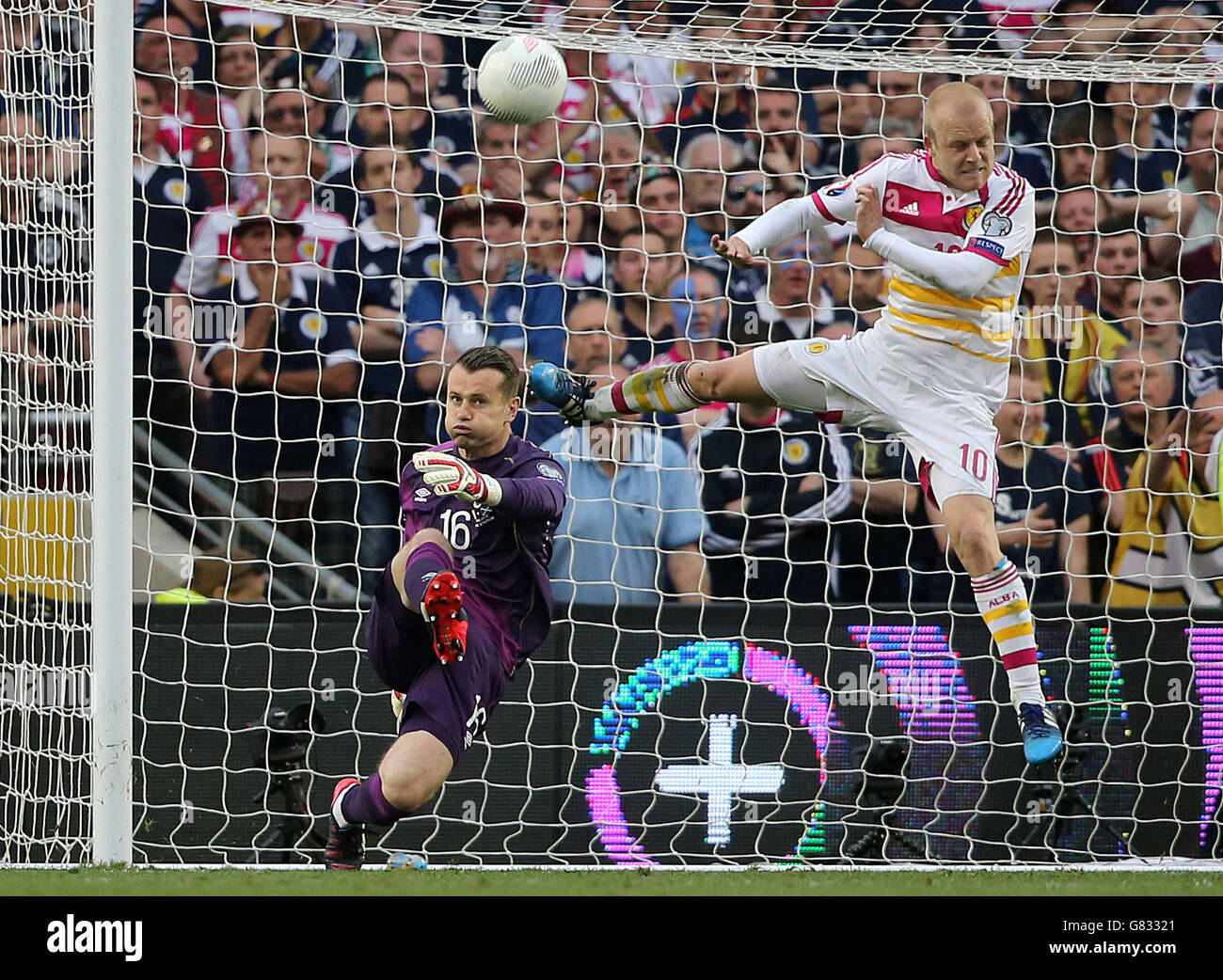 Ireland's Shay Given and Scotland's Steven Naismith during the UEFA ...