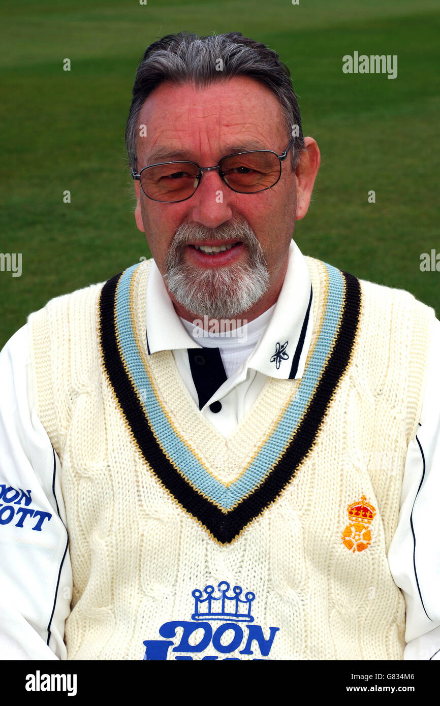 Mike hendrick cricket hi-res stock photography and images - Alamy