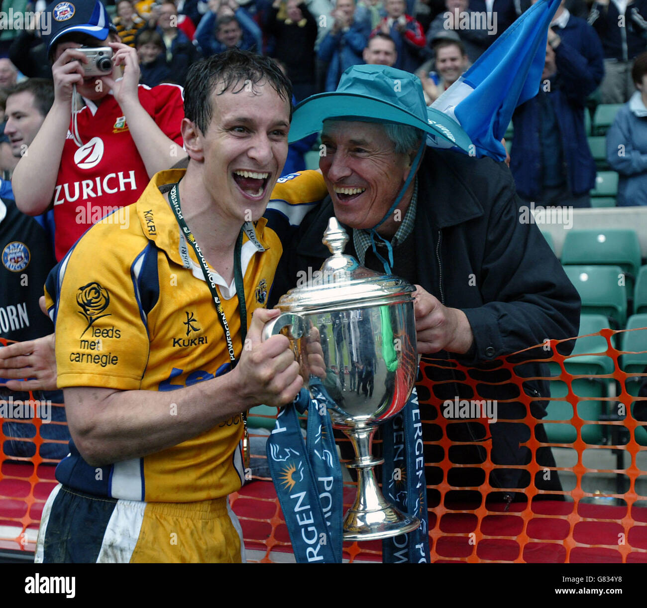 Leeds tykes alan dickens celebrates with his dad john hi-res stock ...