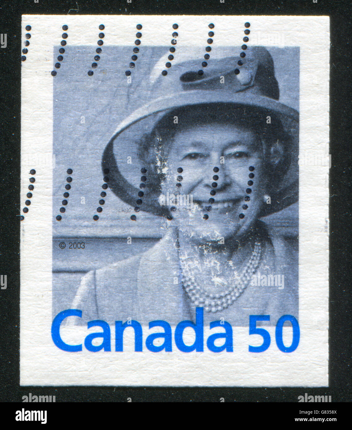 CANADA - CIRCA 2004: stamp printed by Canada, shows Quenne Elizabeth II ...
