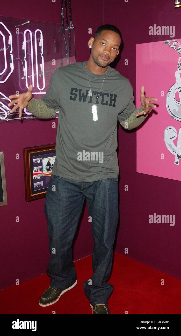 MTV TRL - Total Request Live Show - Leicester Square Studios Stock ...