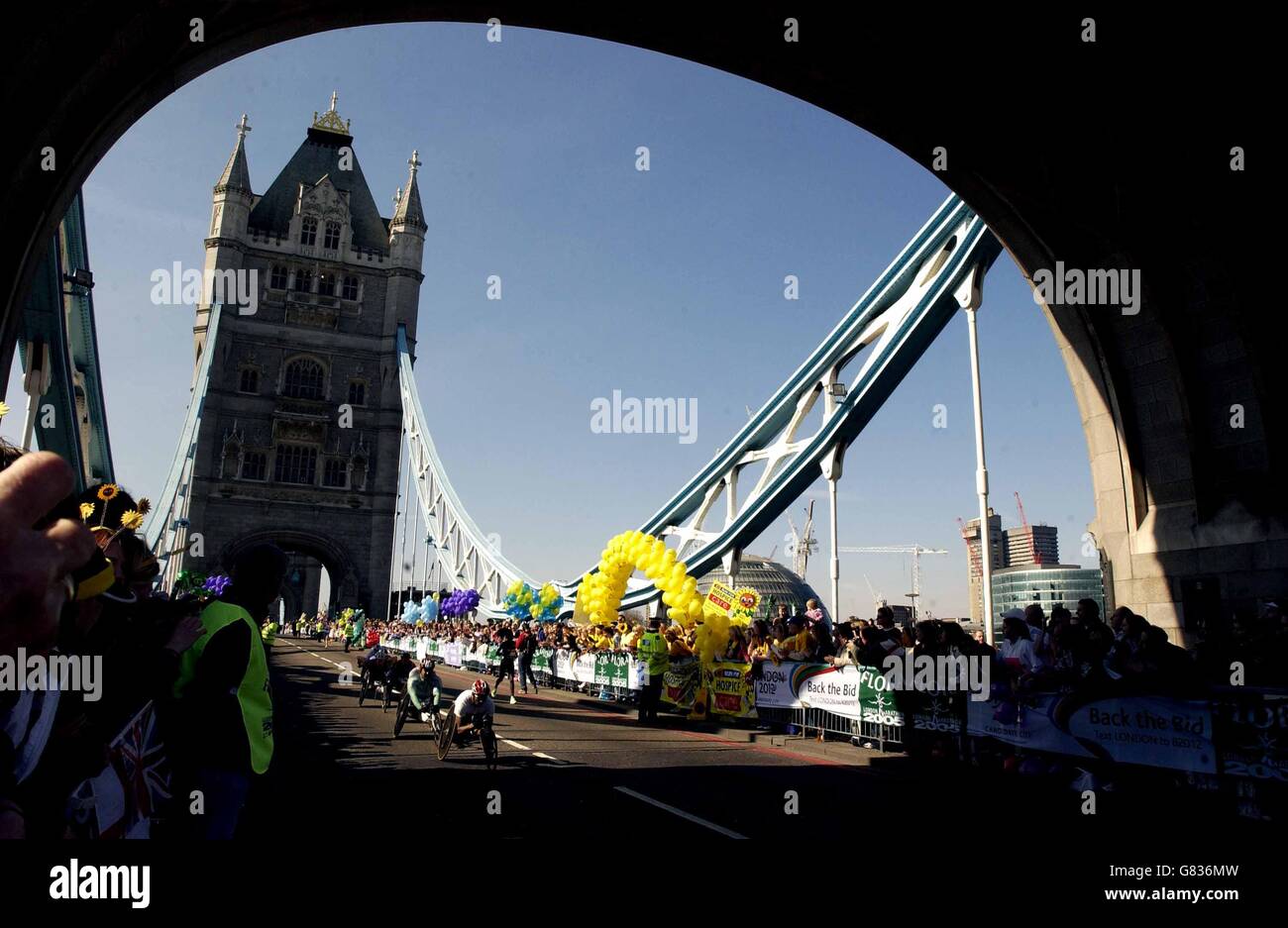 London Marathon 2005. Disabled riders cross Tower Bridge Stock Photo ...
