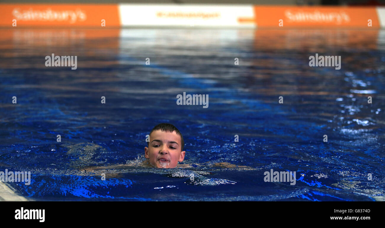 Ponds forge swimming pool hi-res stock photography and images - Alamy