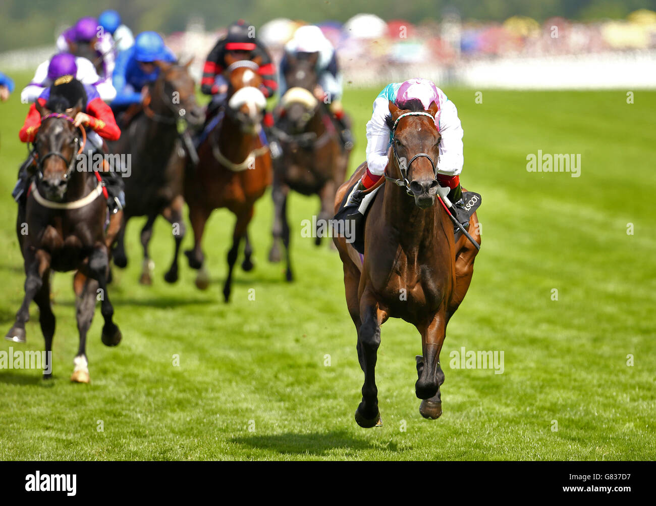 Time Test ridden by Frankie Dettori comes home to win the Tercentenary ...