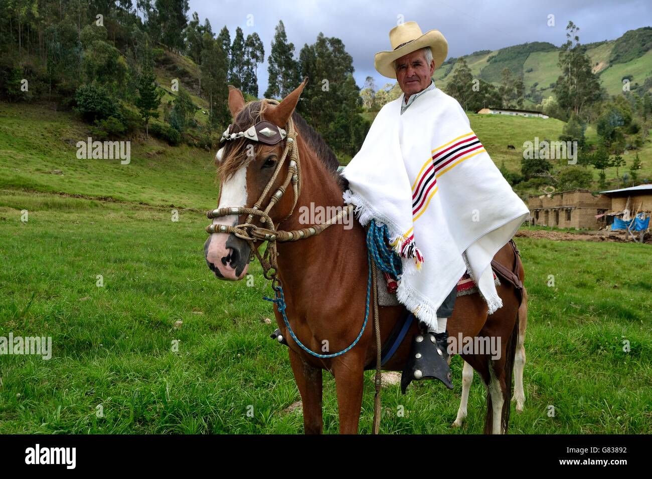 Peru forest people traditional dress hi-res stock photography and ...