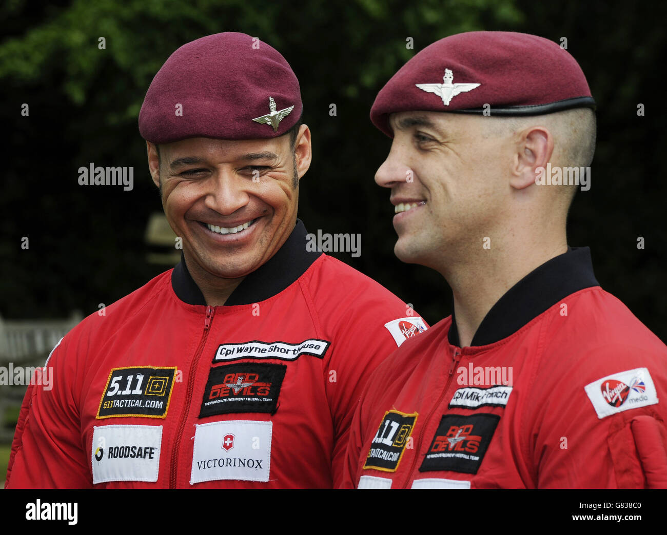 British army red devils parachute hi-res stock photography and images ...