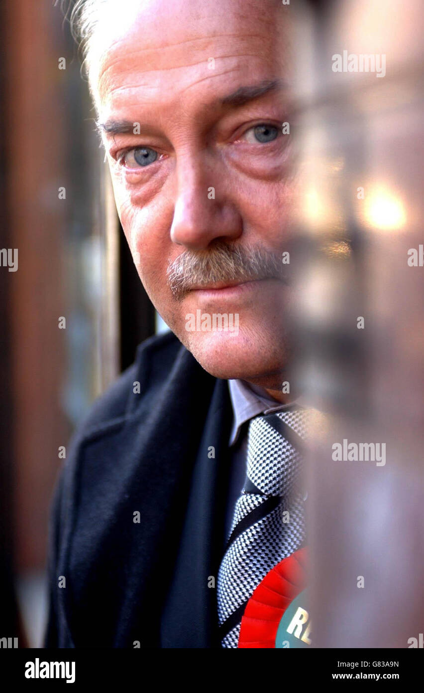 George Galloway canvasses for the Respect Party in Bethnal Green Stock ...