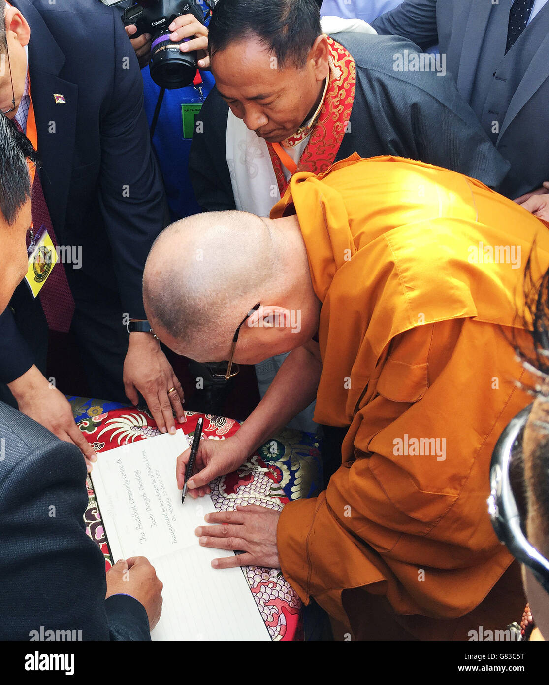 Dalai Lama visit to Hampshire Stock Photo - Alamy