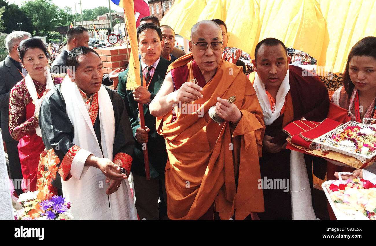 The Dalai Lama opens a new Buddhist community centre in Aldershot ...