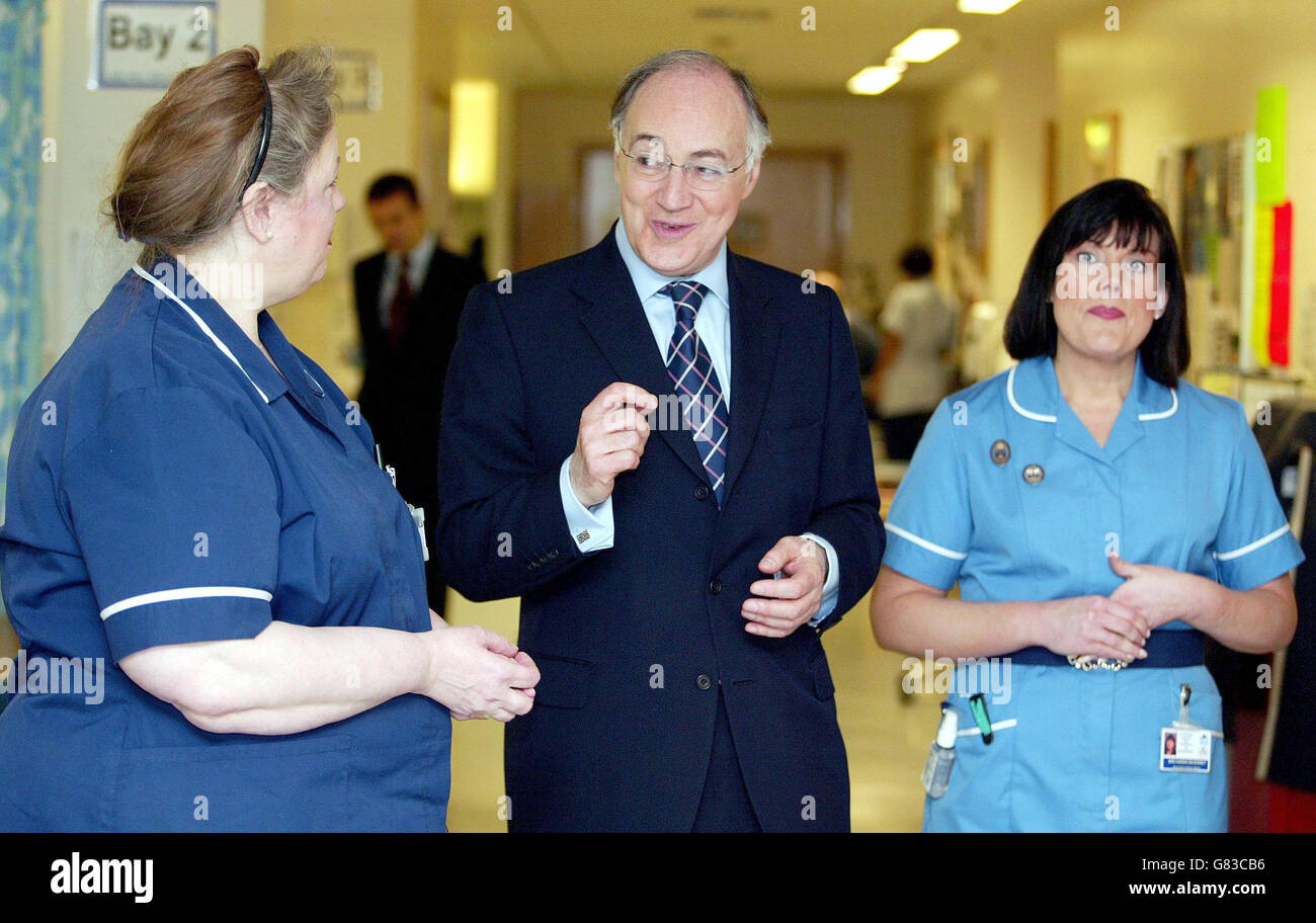 Leader of the Conservatives Michael Howard talks to Ward Sister Ellen ...