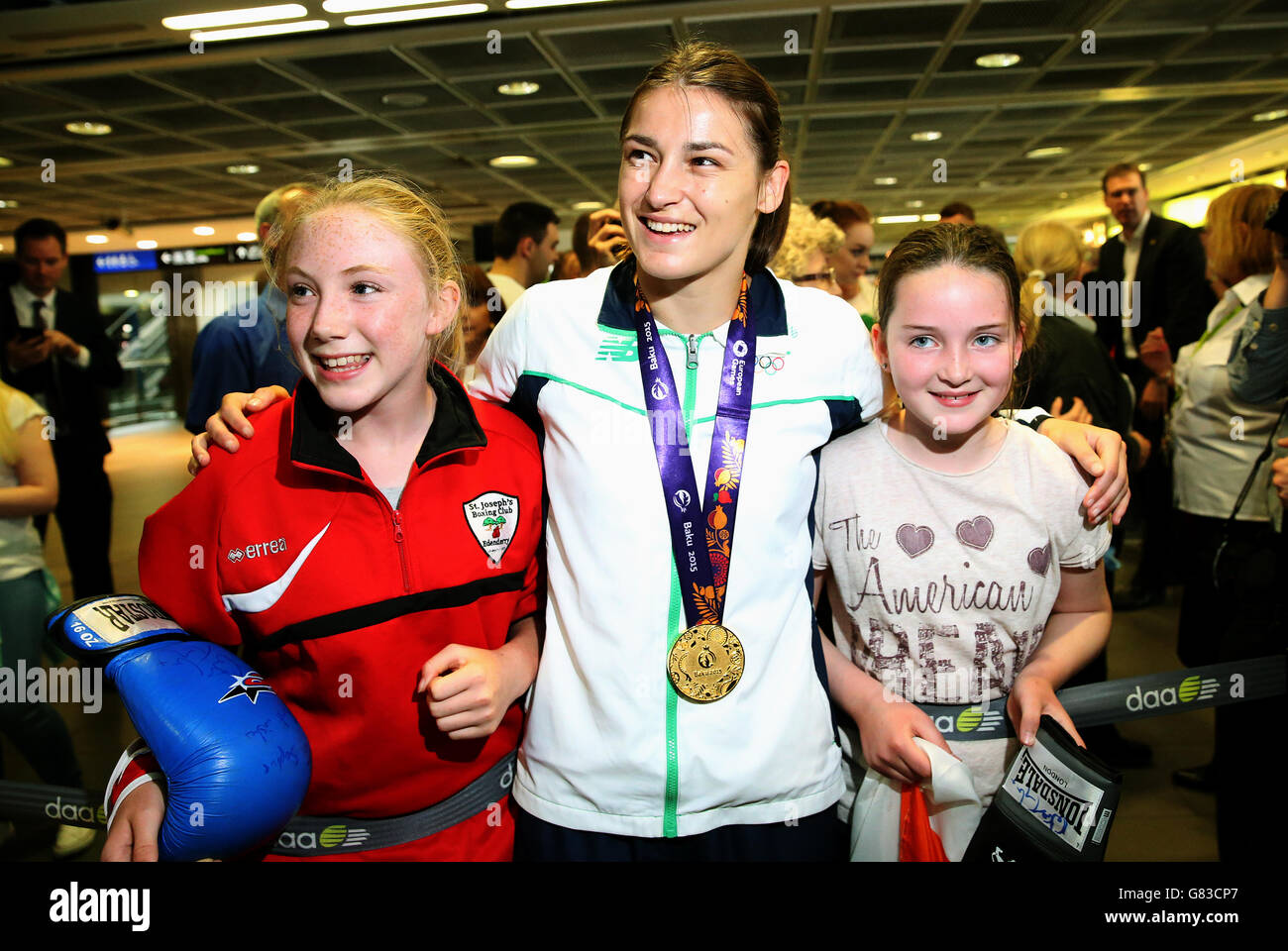 Boxer Katie Taylor with Sophie Clancy, 12, (left) and Ellie Maher, 10 ...
