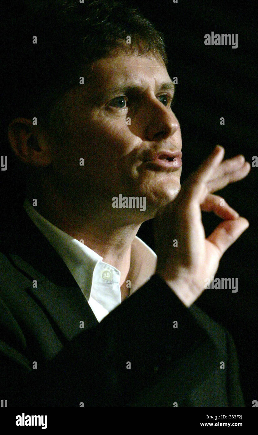 Colin fox hi-res stock photography and images - Alamy