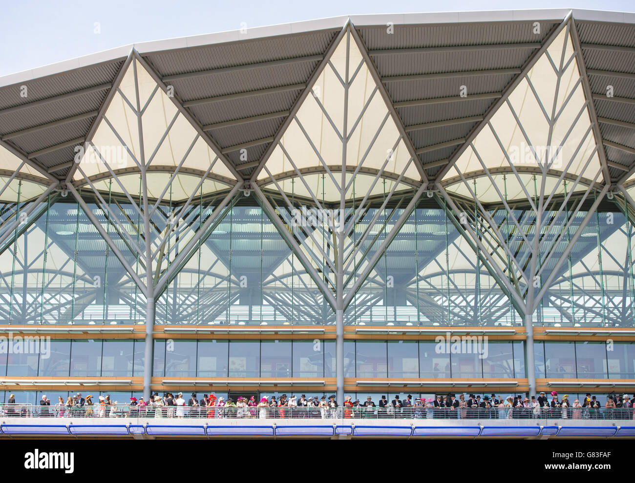 Royal ascot racecourse grandstand hi-res stock photography and images ...