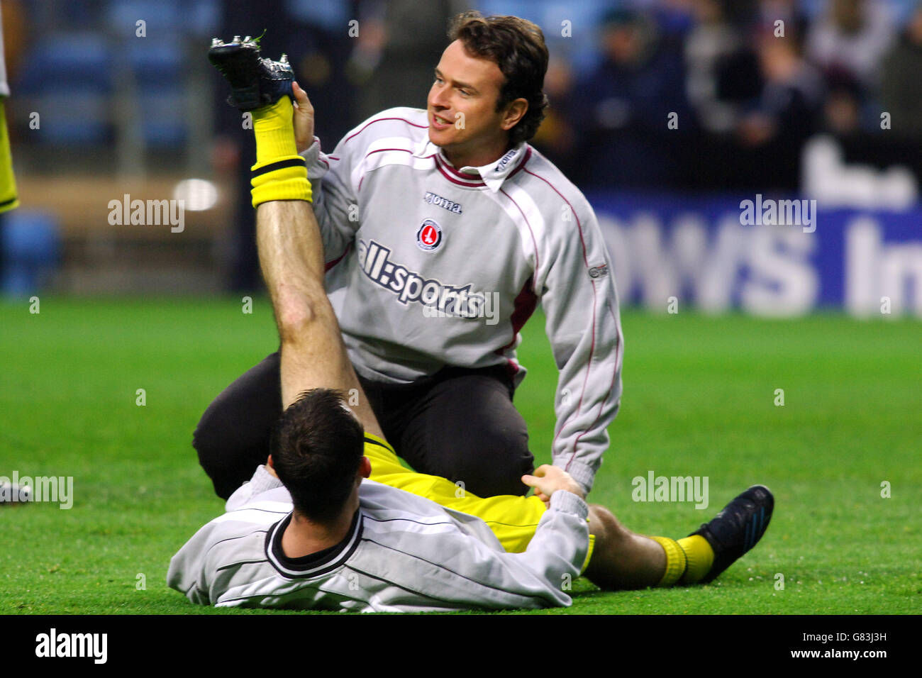 Charlton athletics physio prior to game hi-res stock photography and ...