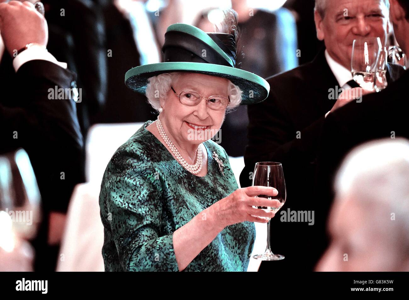 Queen Elizabeth II during a visit to Romer, which has been Frankfurt's ...