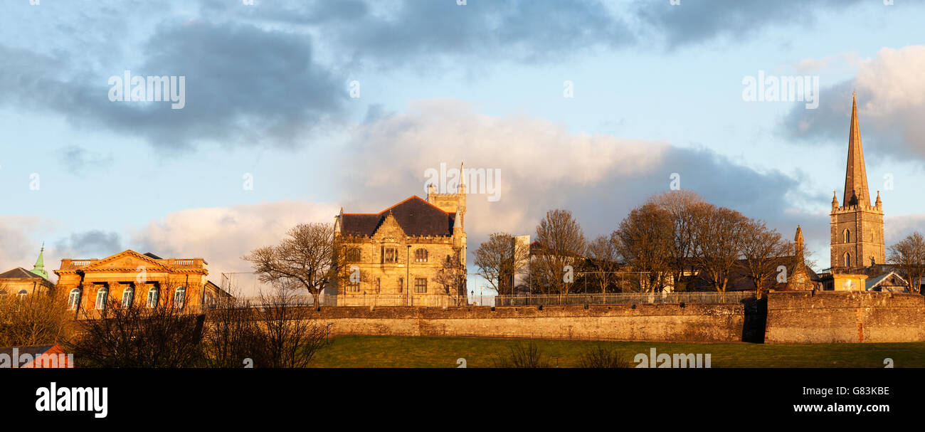Derry city walls cathedral hi-res stock photography and images - Alamy