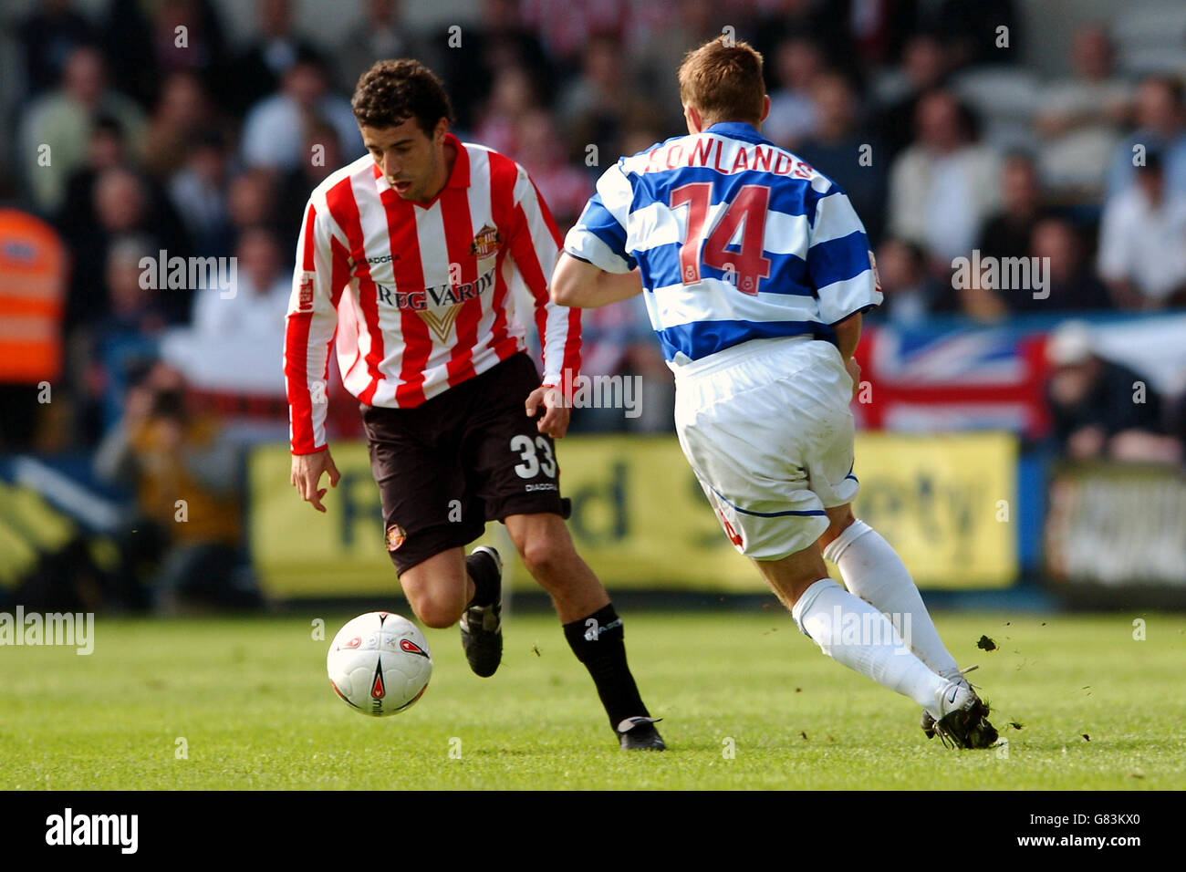 Sunderland's Julio Arca (l) takes on Queen's Park Rangers' Martin ...