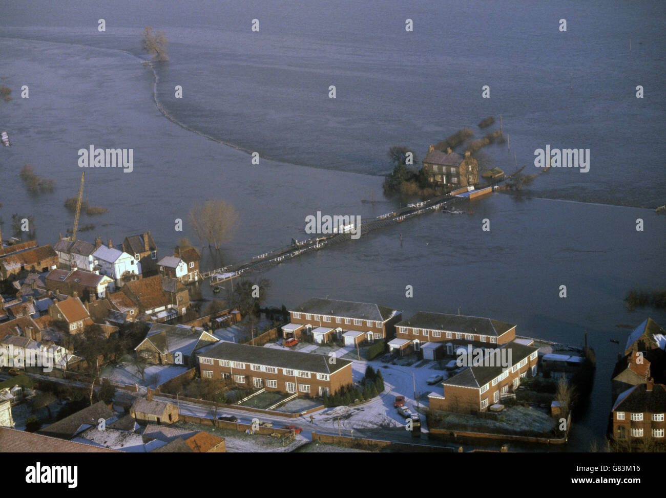 Flooding in Cawood, North Yorkshires, when the River Ouse burst its ...