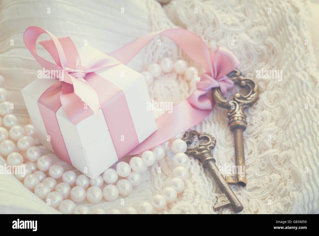 gift box and keys Stock Photo - Alamy
