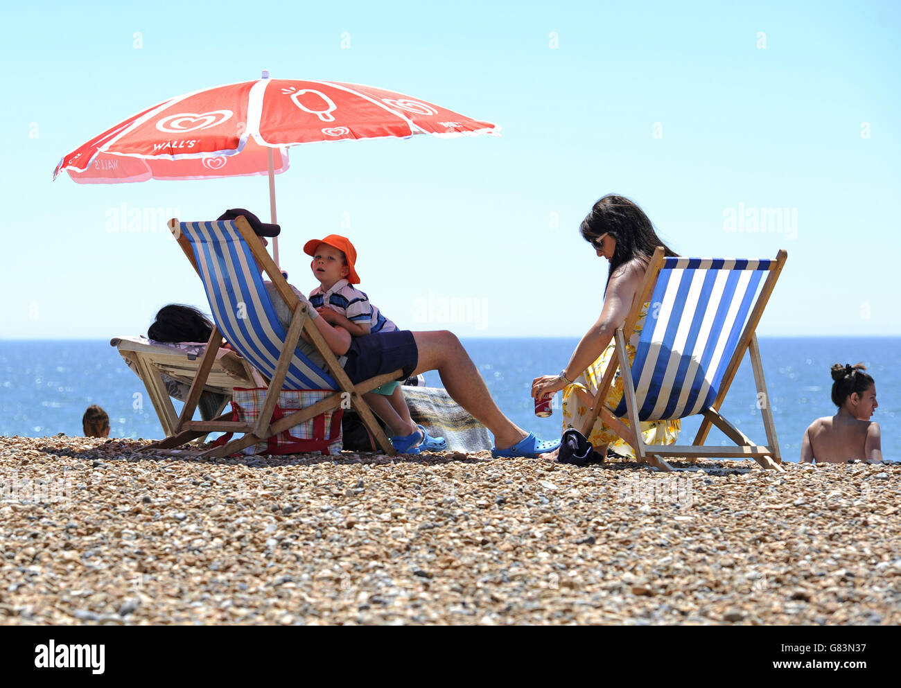 Sunbathers enjoy warm weather on beach in brighton hi-res stock ...