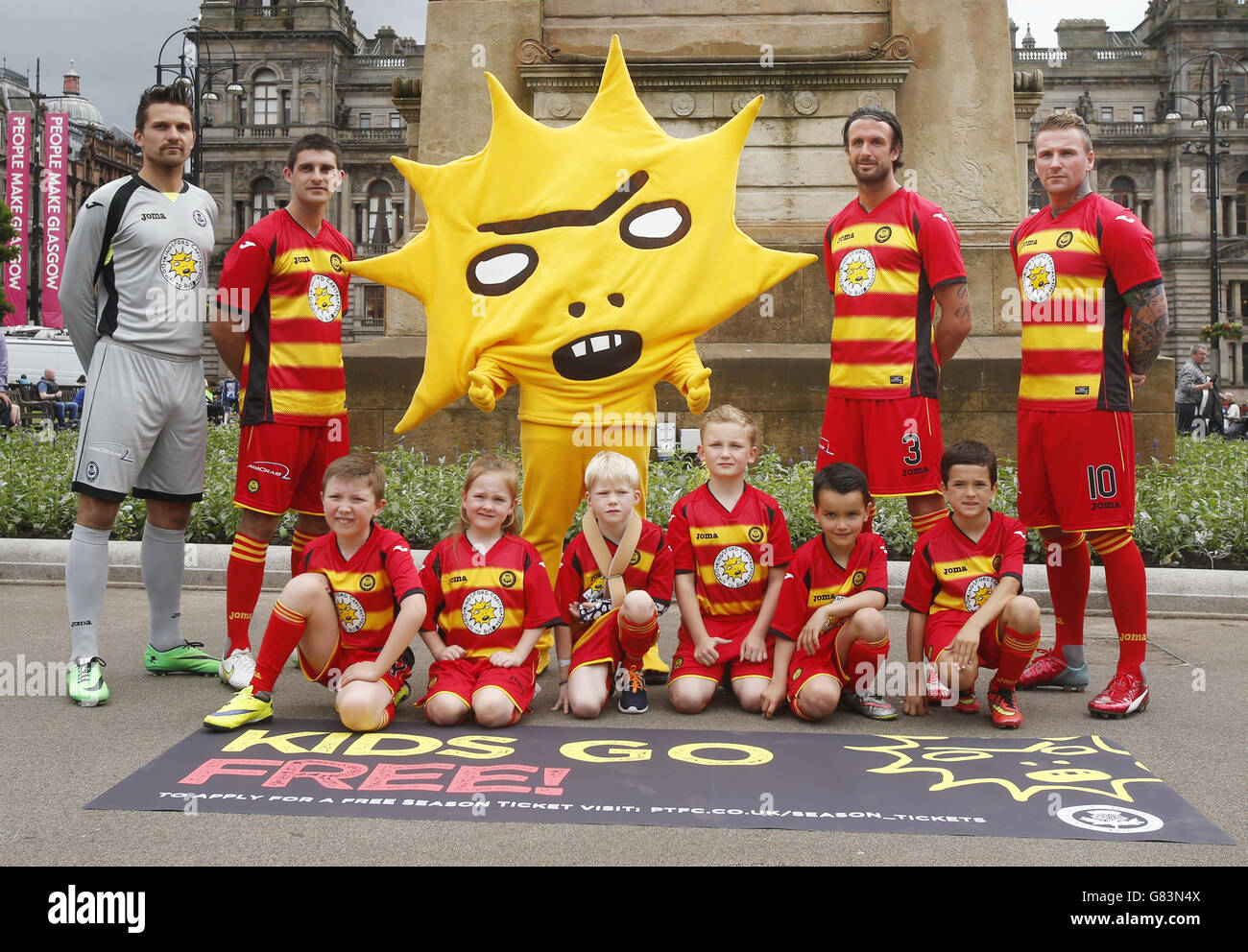 Partick Thistle's (left-right) Thomas Cerny, Kris Doolan, Dan Seaborne ...