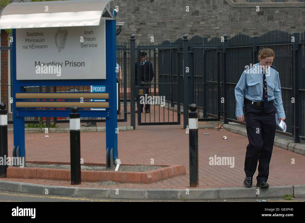 A female prison officer hi-res stock photography and images - Alamy