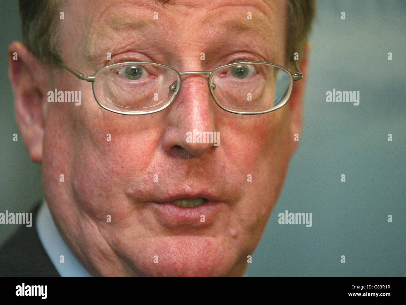 Ulster unionist leader david trimble speaking at a press conference hi ...