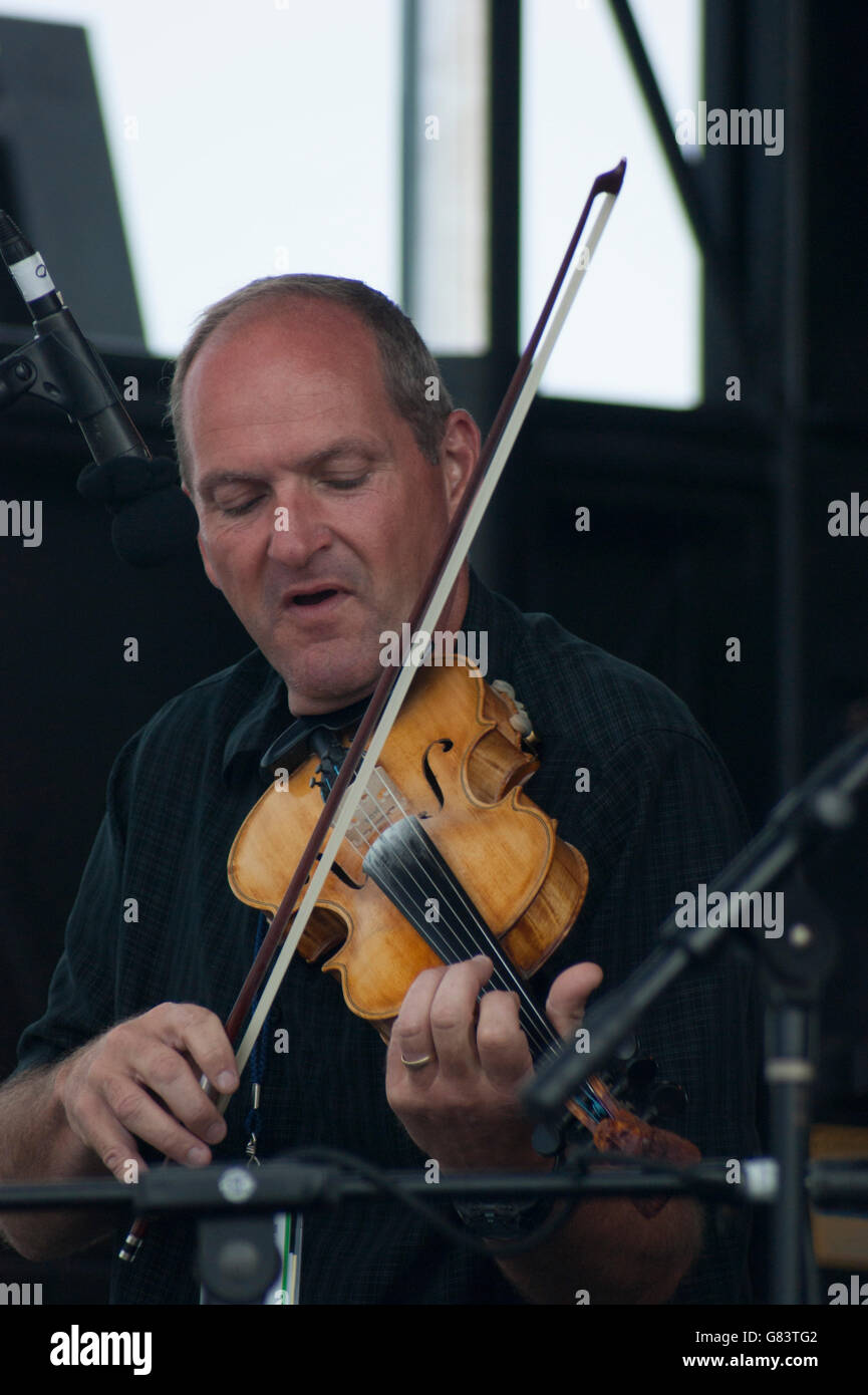 Billy Hawk playing fiddle for Mickey Galyean & Cullen's Bridge ...
