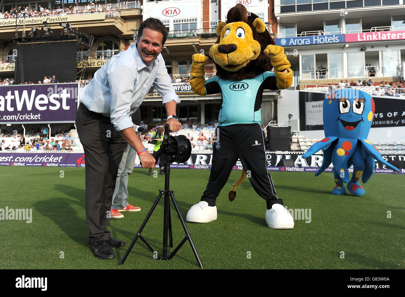 Surrey players walk out at the kia oval hi-res stock photography and ...