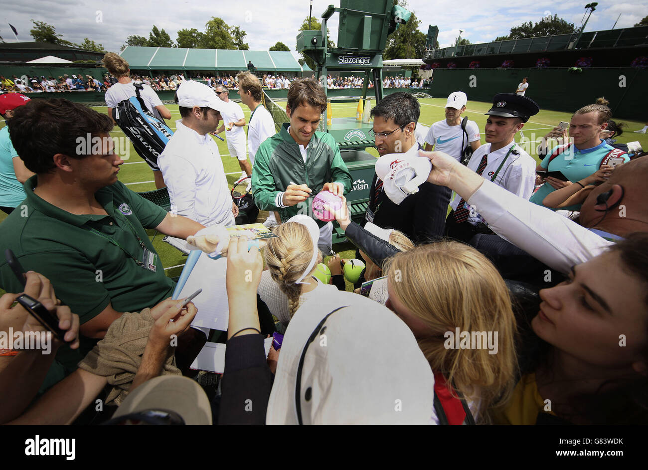 Signing tennis balls hi-res stock photography and images - Alamy