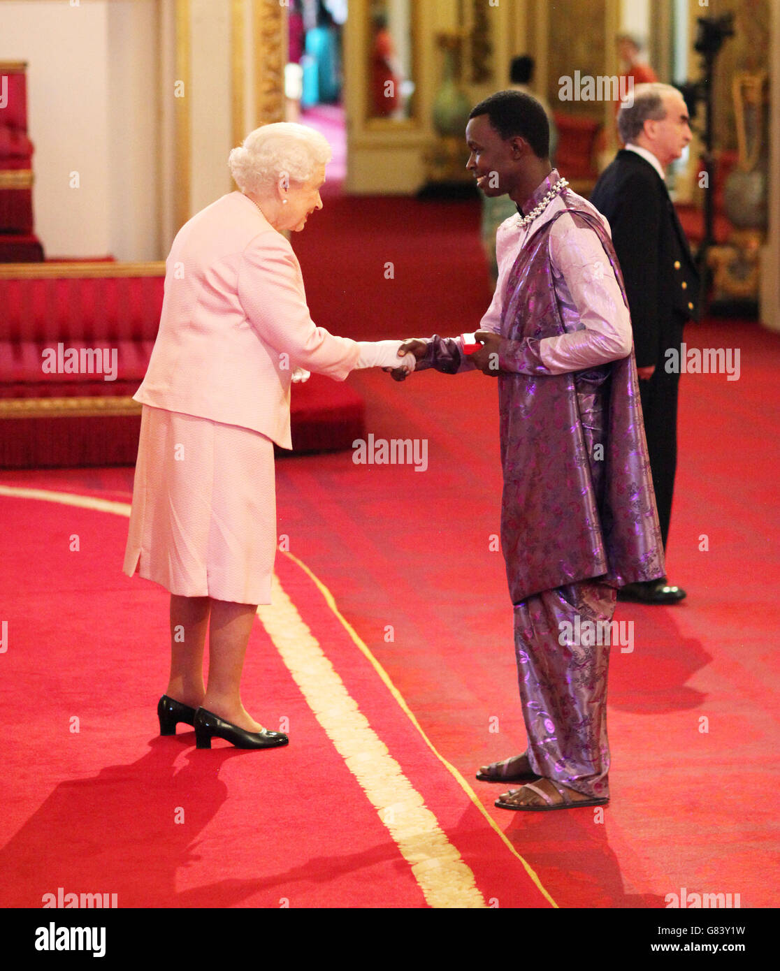 Jean d'Amour Mutoni from Rwanda meets Queen Elizabeth II at Buckingham ...