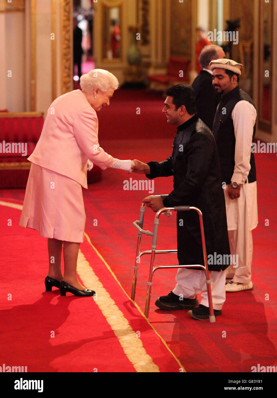 Salman Ahmad from Pakistan meets Queen Elizabeth II at Buckingham ...