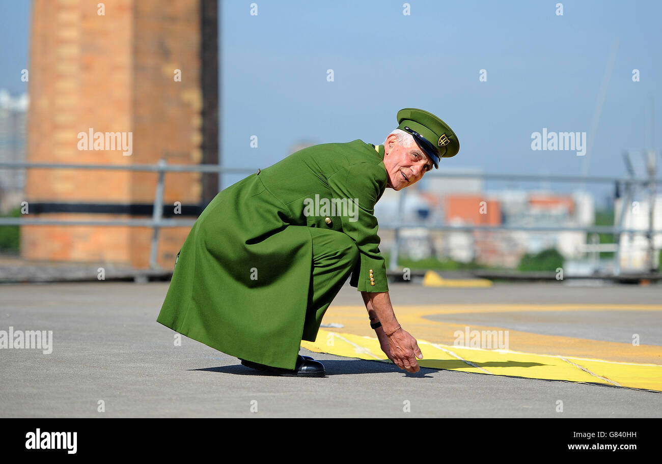 Harrods unveil an optical illusion by street artist joe hill hi-res ...