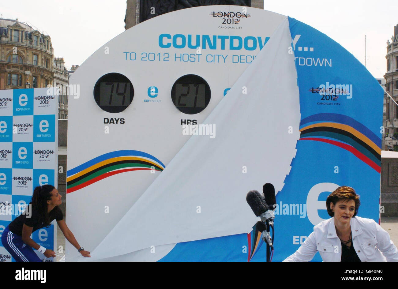 Unveiling countdown microphone hi-res stock photography and images - Alamy